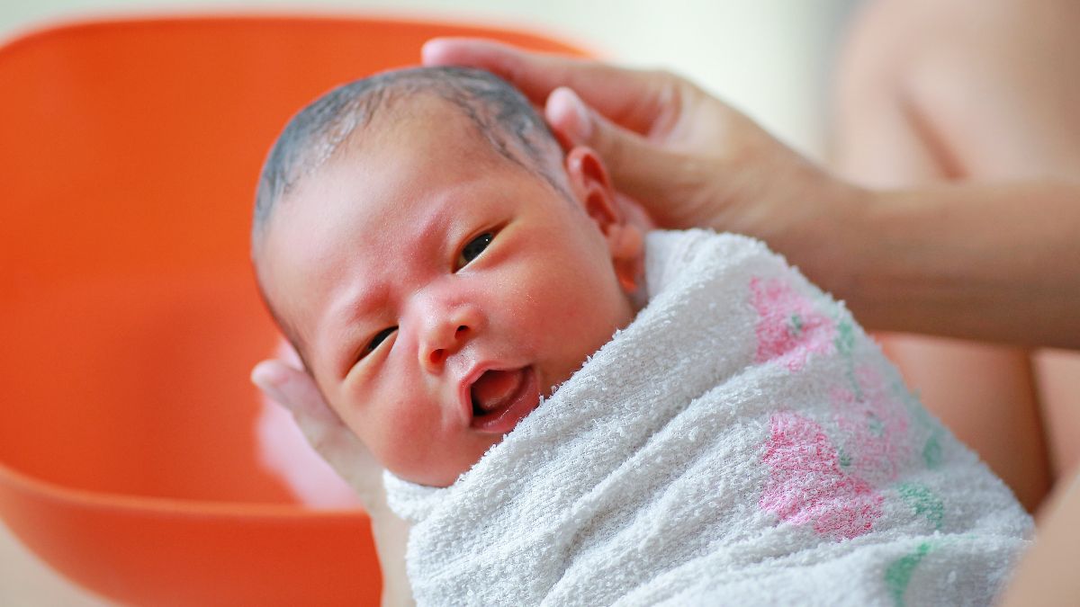 【体験談】新生児のお風呂はいつから？お風呂の入れ方やコツ、お風呂グッズなど｜子育て情報メディア「KIDSNA STYLE」